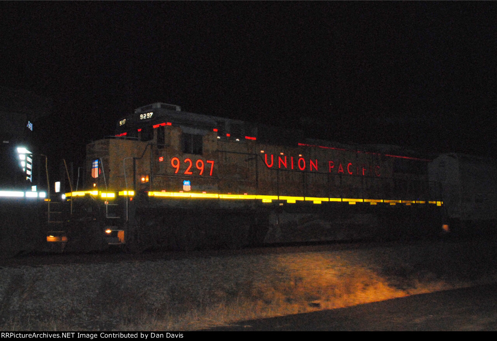 UP C40-8 9297 trails on 17G